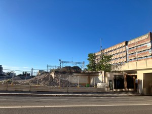 Tofflan – the neverending story | Ur näbbstövelns mörker, upp i ljuset